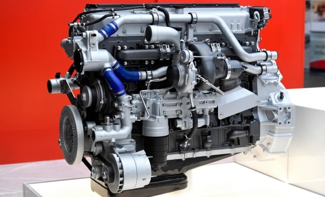 AutoData Editora - FPT apresenta motor a gás para ônibus na Alemanha