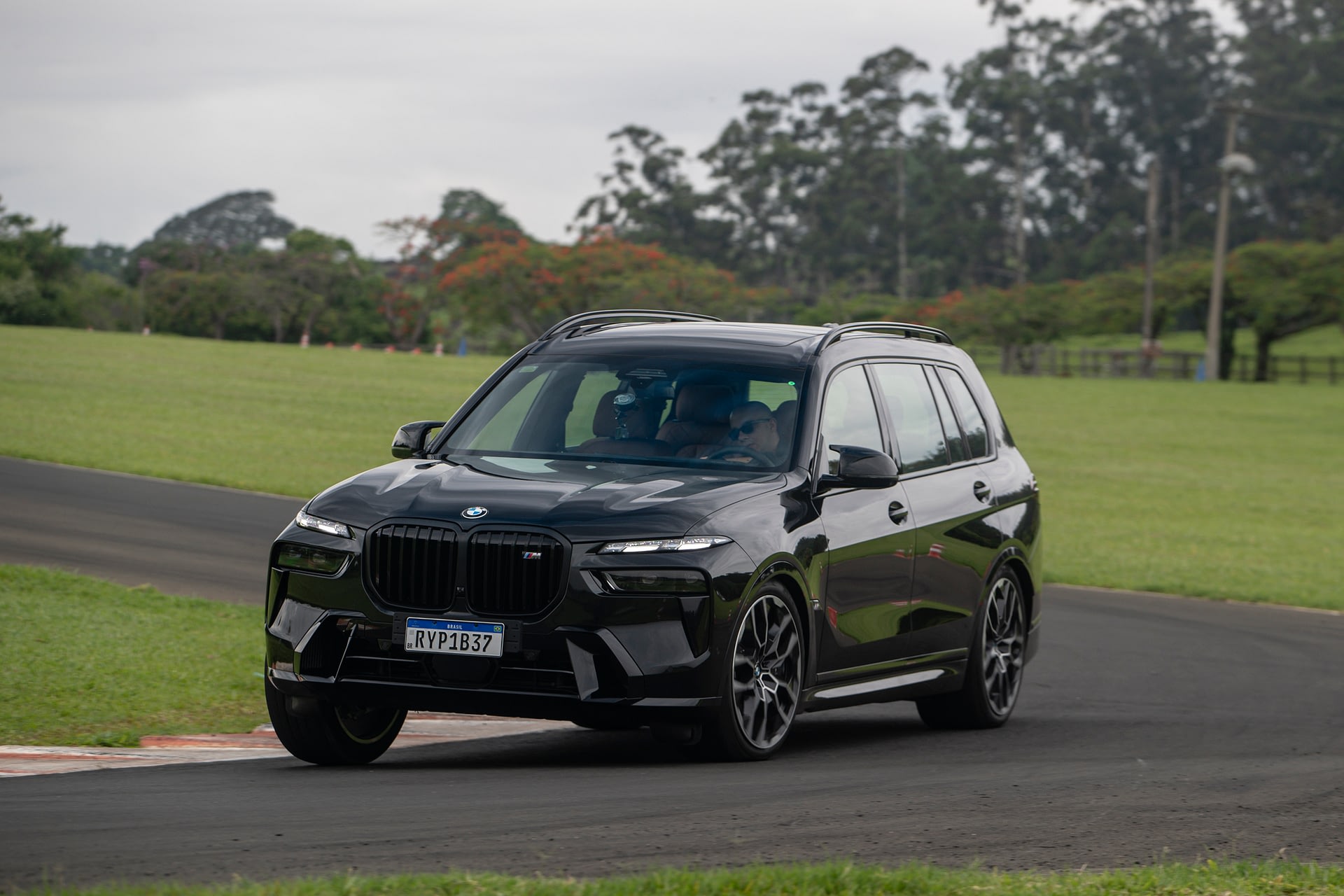 AutoData - BMW X7, a versão SUV do superluxo, por R$ 1,1 milhão