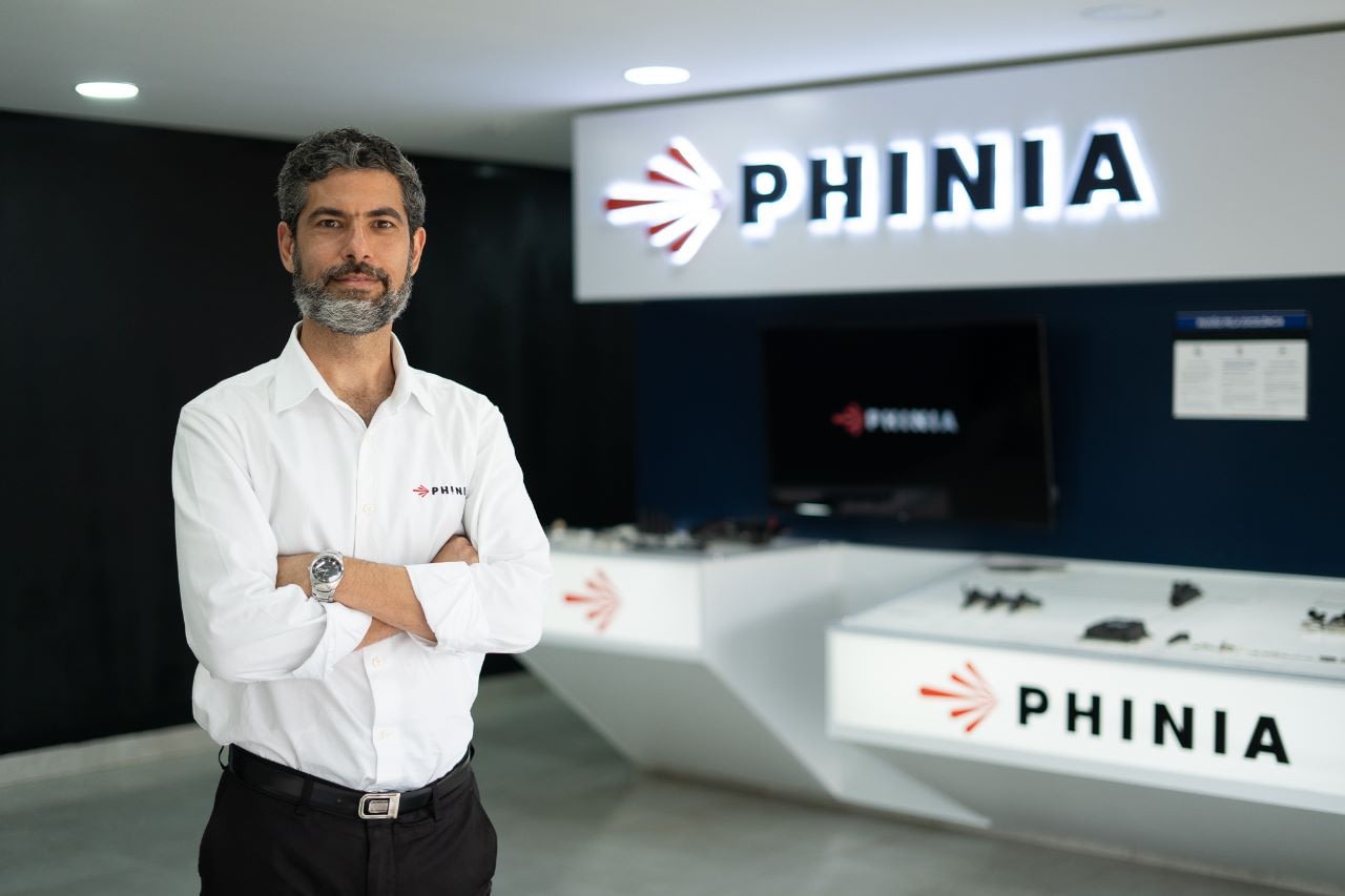 AutoData - Engenharia brasileira integra desenvolvimento global de motor a hidrogênio da Phinia