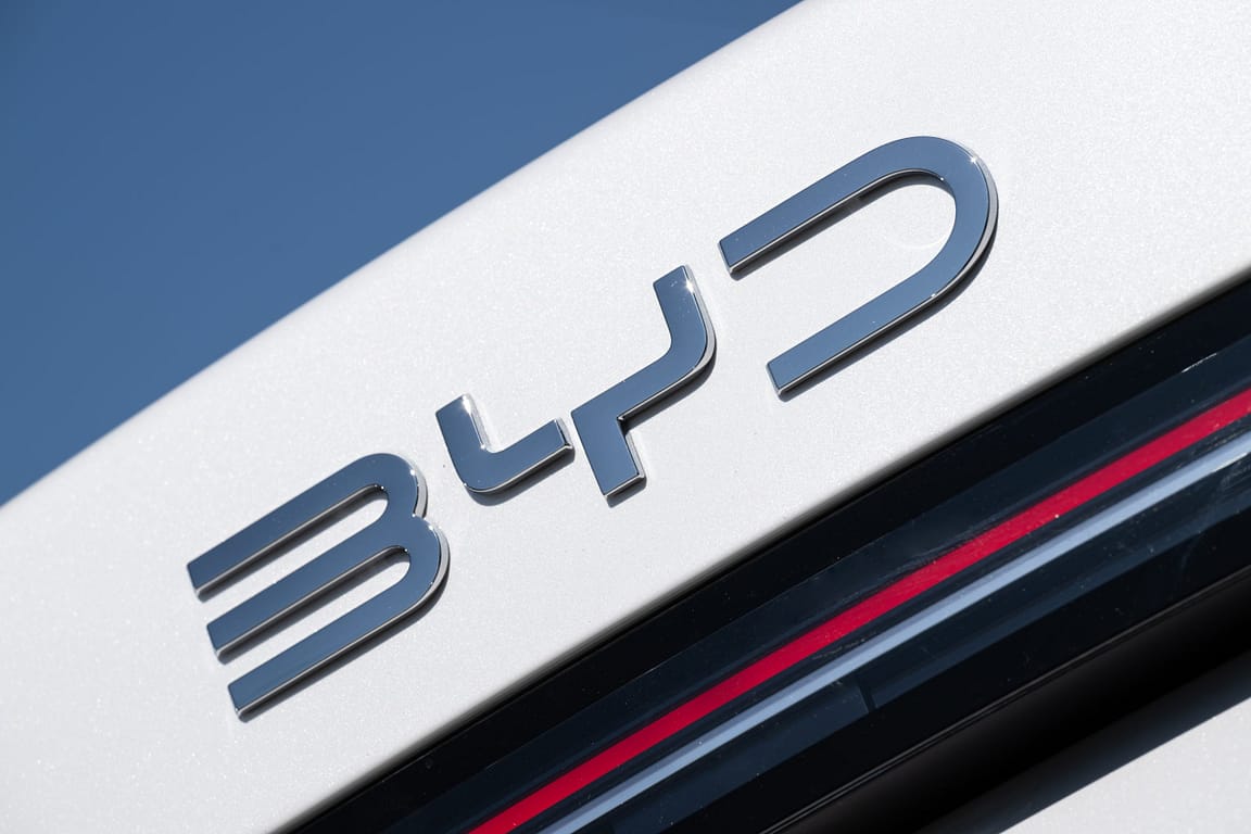 BYD encosta no pódio e chineses vendem 18% dos carros de maio - AutoData