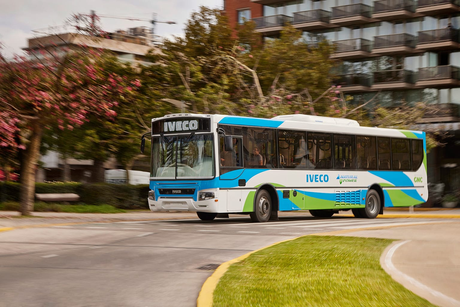 AutoData - Iveco Bus avança para faixas de mercado menos concorridas