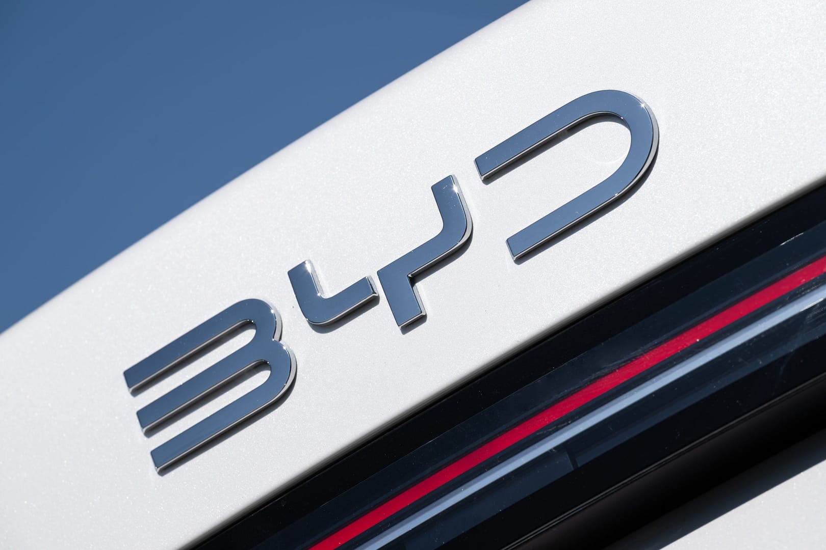 BYD encosta no pódio e chineses vendem 18% dos carros de maio - AutoData