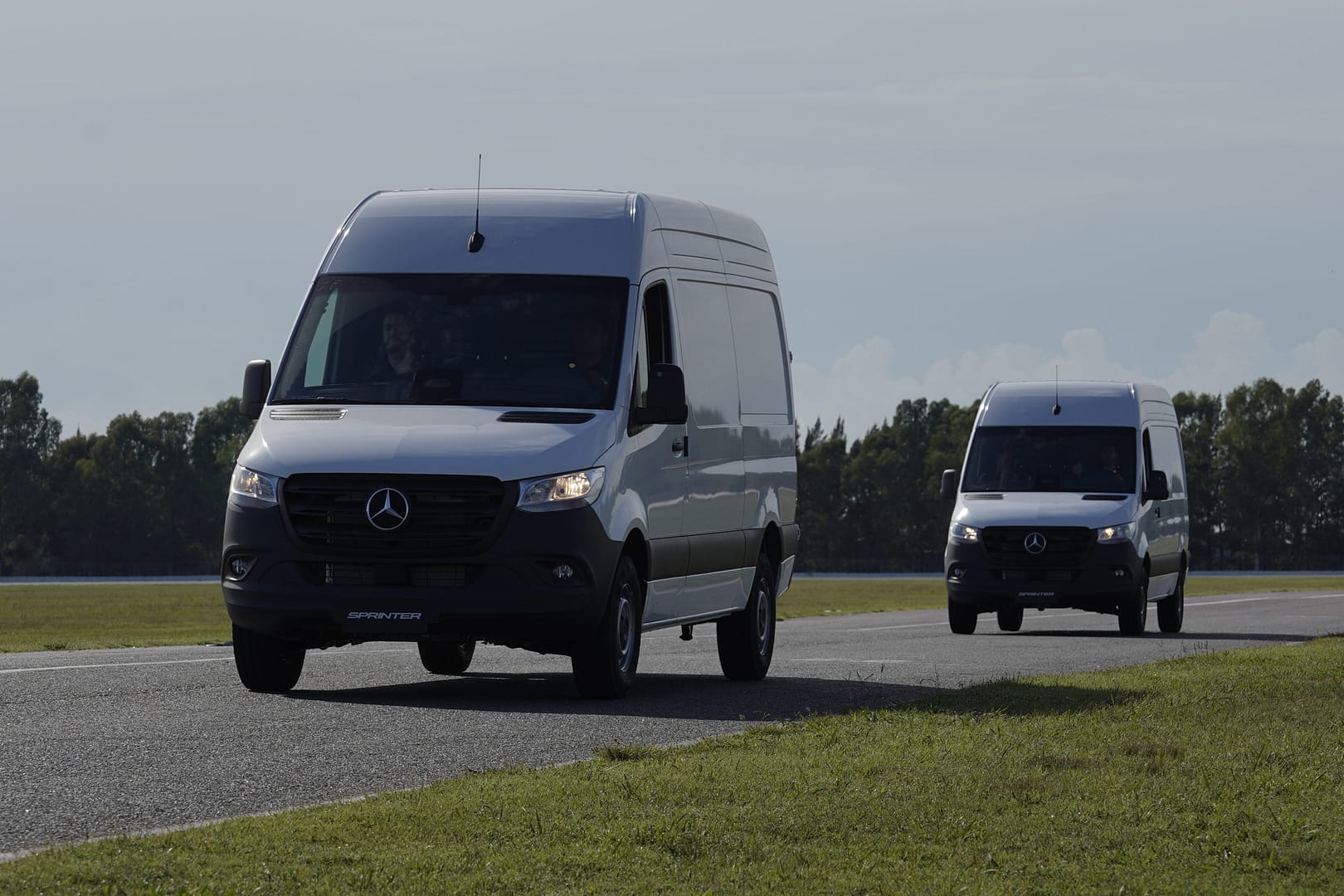 AutoData - Mercedes-Benz Sprinter ganha impulso com câmbio automático