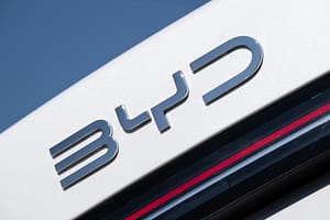 BYD encosta no pódio e chineses vendem 18% dos carros de maio - AutoData